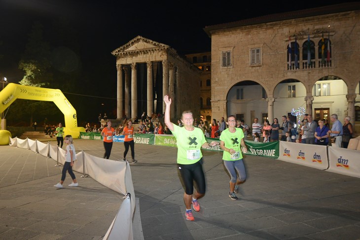 PULSKA XICA POSTAJE PULA MARATHON Na gradskim ulicama koncem ljetne ...