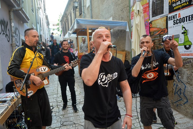 Uoči velikog koncerta u Areni: DUBIOZA KOLEKTIV U SUBOTU UŽIVO NA ... Uoči velikog koncerta u Areni: DUBIOZA KOLEKTIV U SUBOTU UŽIVO NA ...