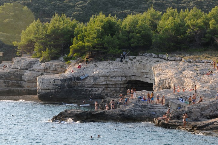 GALEBARENJE NA GOLUBOVIM STIJENAMA GROTTE DI COLOMBA Zbrka oko naziva ...