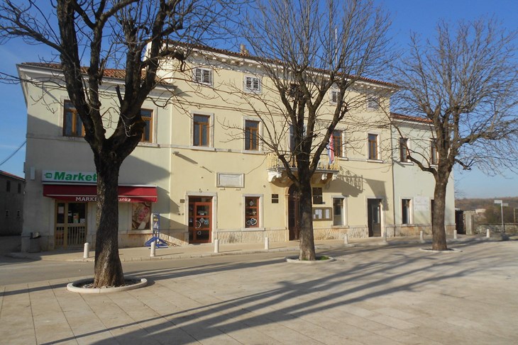 Obnova općinske zgrade u Višnjanu i gradnja domova u Vranićima i ...