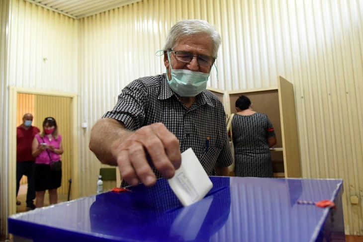 Đukanovićev DPS tijesno ispred prosrpskog bloka - procjene - Glas Istre
