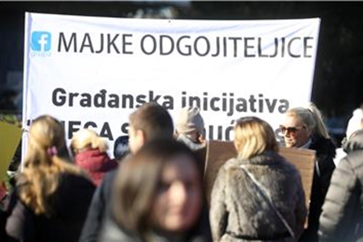 Zagreb: Roditelji-odgojitelji opet prosvjedovali protiv ukidanja ... Zagreb: Roditelji-odgojitelji opet prosvjedovali protiv ukidanja ...