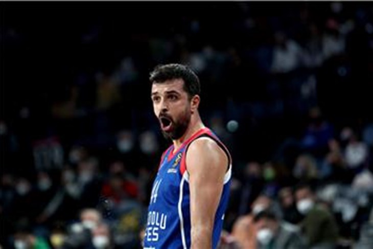 Efes slavio u Moskvi, težak poraz Perasovića - Glas Istre Efes slavio u Moskvi, težak poraz Perasovića - Glas Istre