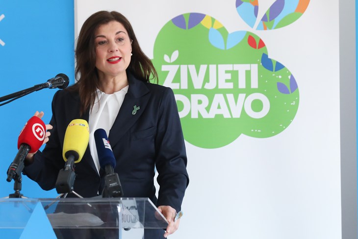 Jutarnji list tvrdi da je prva dama zvala Hanza mediju kako bi ... Jutarnji list tvrdi da je prva dama zvala Hanza mediju kako bi ...