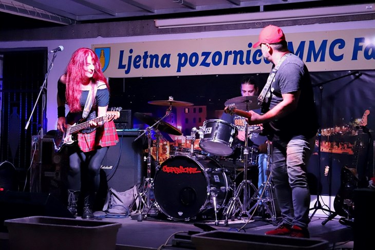 U ritmu rock'n'rolla u izvedbi grupe Cherrybombz na pozornici fažanskog ...