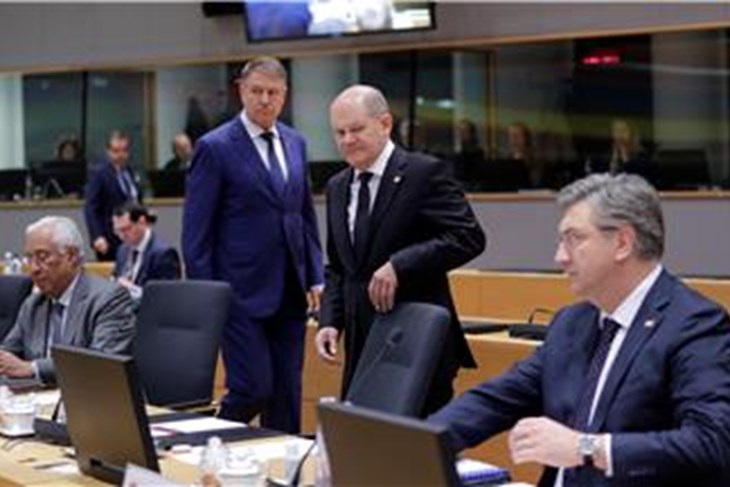 Samit EU-a: Minuta šutnje za žrtve potresa, poruka solidarnosti i ... Samit EU-a: Minuta šutnje za žrtve potresa, poruka solidarnosti i ...