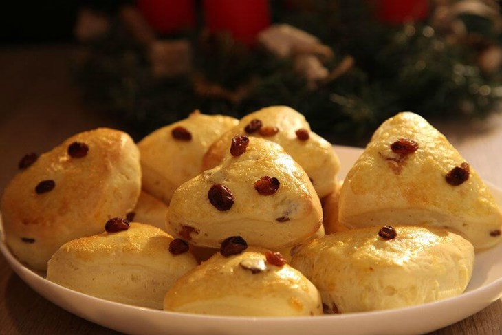 Recept dana: Slatka peciva s grožđicama - Glas Istre