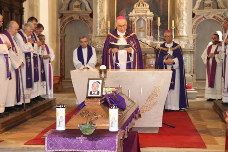 Sprovod vlč. Milana Milovana održan je u njegovoj rodnoj župi - Glas Istre
