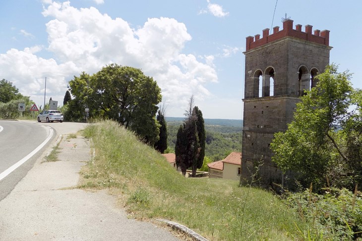 Vrlo prometna cesta Buje - Ponte Porton je u jako lošem stanju, a uz to ...