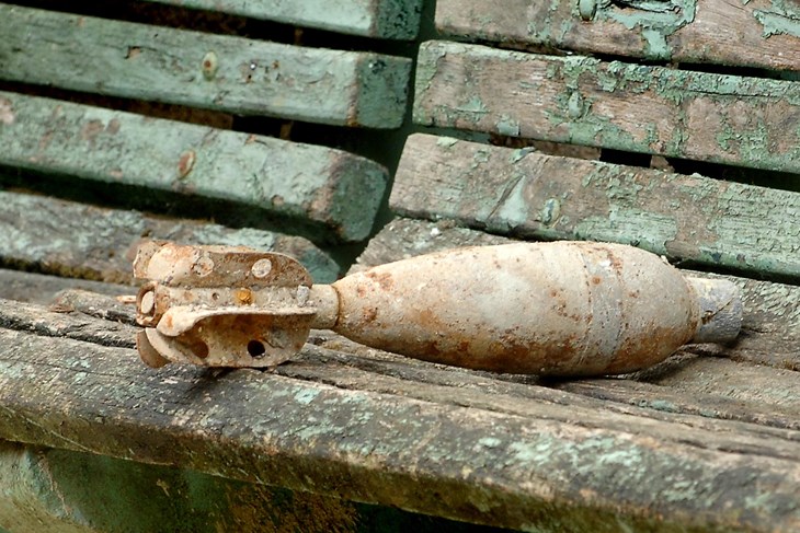 U dvorištu obiteljske kuće iskopao minobacačku granatu - Glas Istre