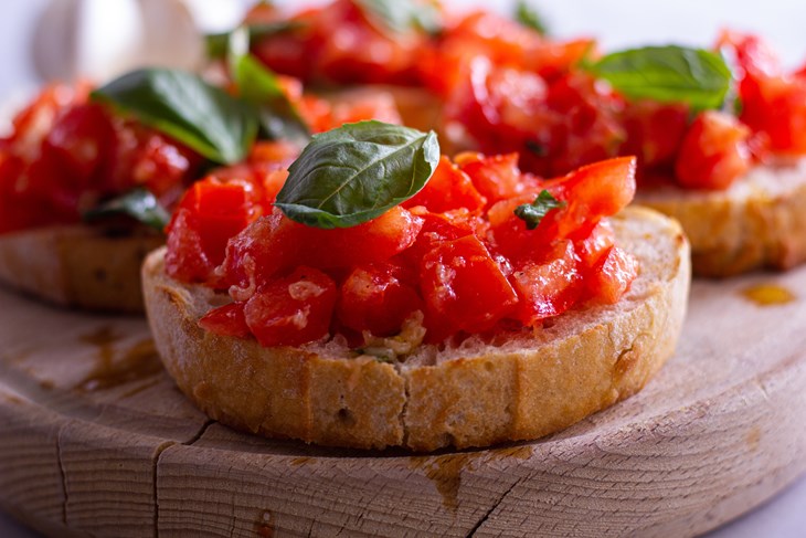 Recept dana: Bruskete s rajčicama i bosiljkom - Glas Istre