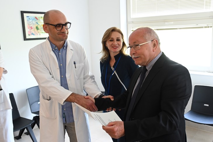 Služba za internu medicinu OB-a Pula dobila instrument kojim će se ... Služba za internu medicinu OB-a Pula dobila instrument kojim će se ...