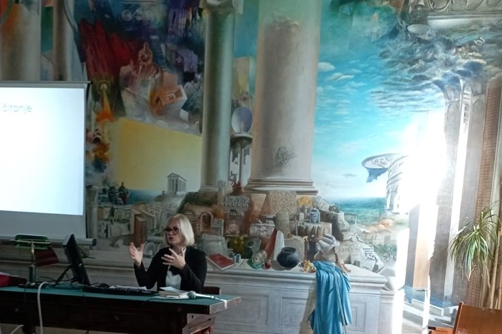 Dr. sc. Irena Mikulaco govorila o "Čitanju kao stilu života" - Glas Istre