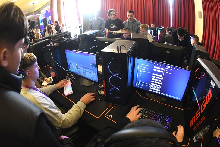 FOTOGALERIJA / Pulski Fantastic Gaming Show 2025 privukao brojne ...