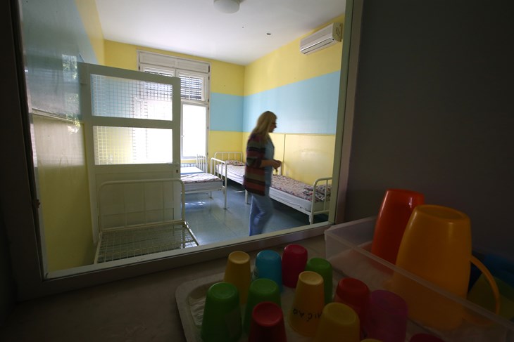 Zaštita mentalnog zdravlja: Dispanzeri, mobilni timovi, anonimna ...