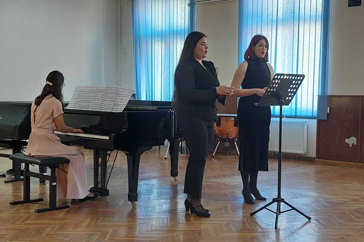 Održan poetsko-glazbeni recital na temu ljubavi - Glas Istre