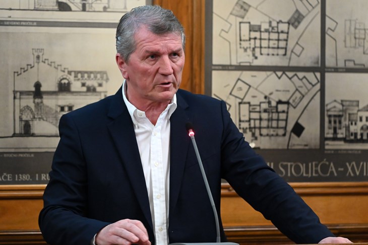 Postupak otišao u zastaru: Damir Prhat vraćen na posao u Grad Pulu ...