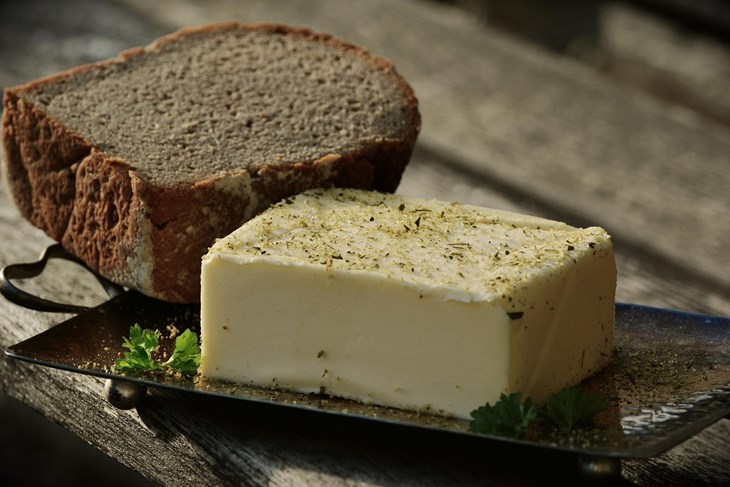 Što mazati na kruh? Maslac je klasik, ali kod margarina treba pažljivo ...